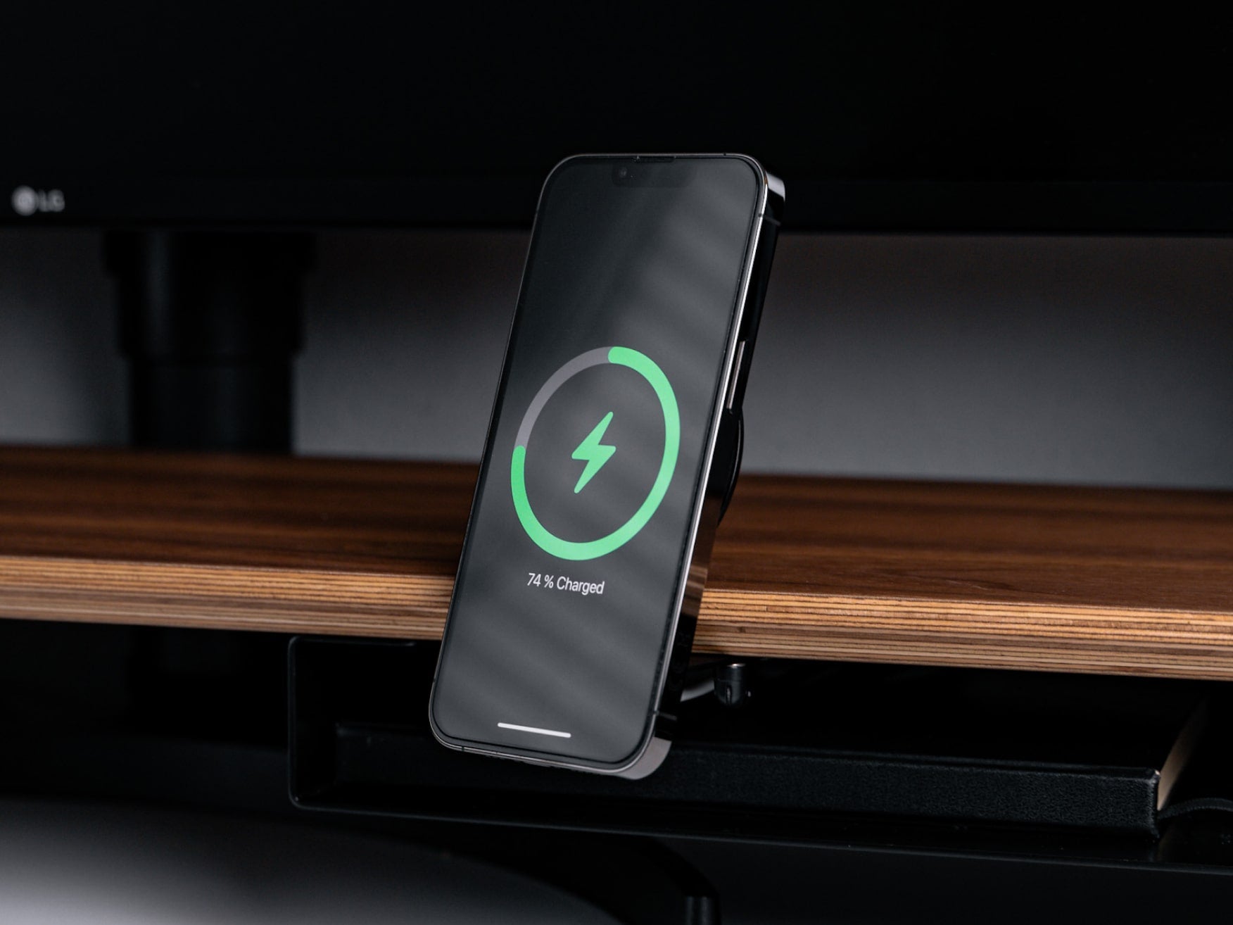 Die MagSafe Handyhalterung für Dein Setup Cockpit | BALOLO