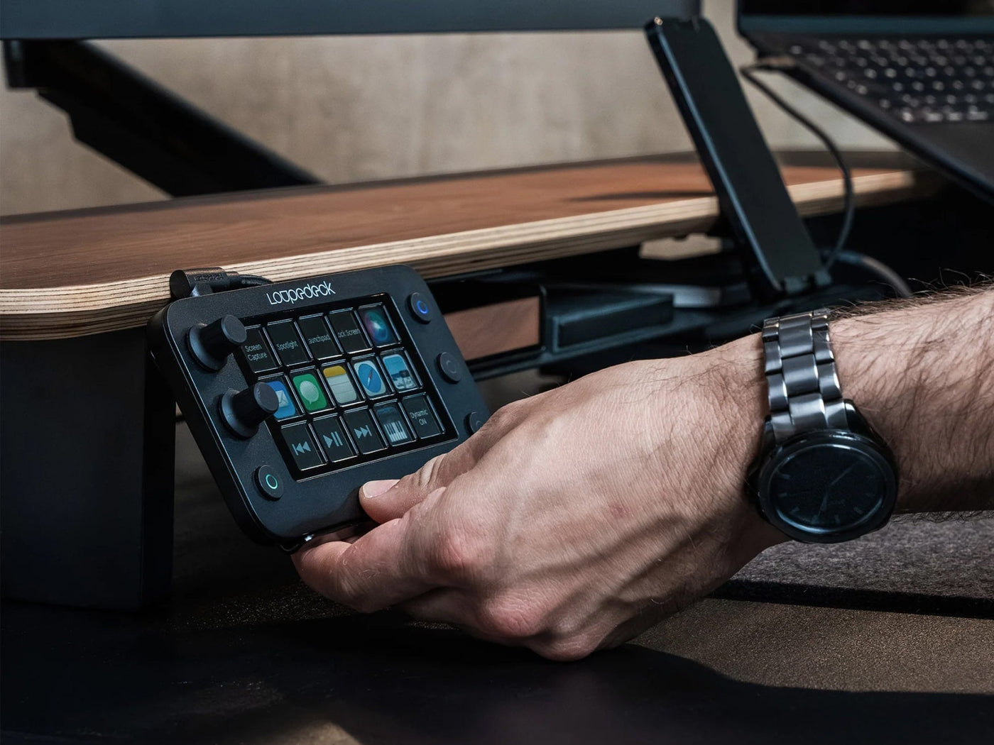 Smart Accessory Holder for Setup Cockpit | BALOLO