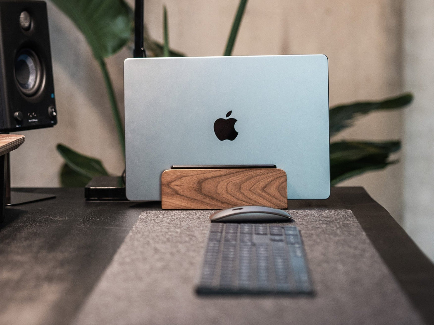 Laptop Dock Made from Wood – Design & Functionality | BALOLO