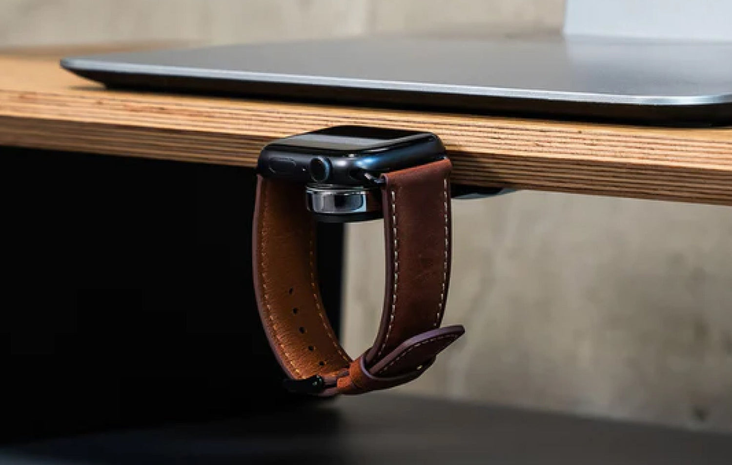 From the wrist to the Setup Cockpit: The new Apple Watch Holder | BALOLO